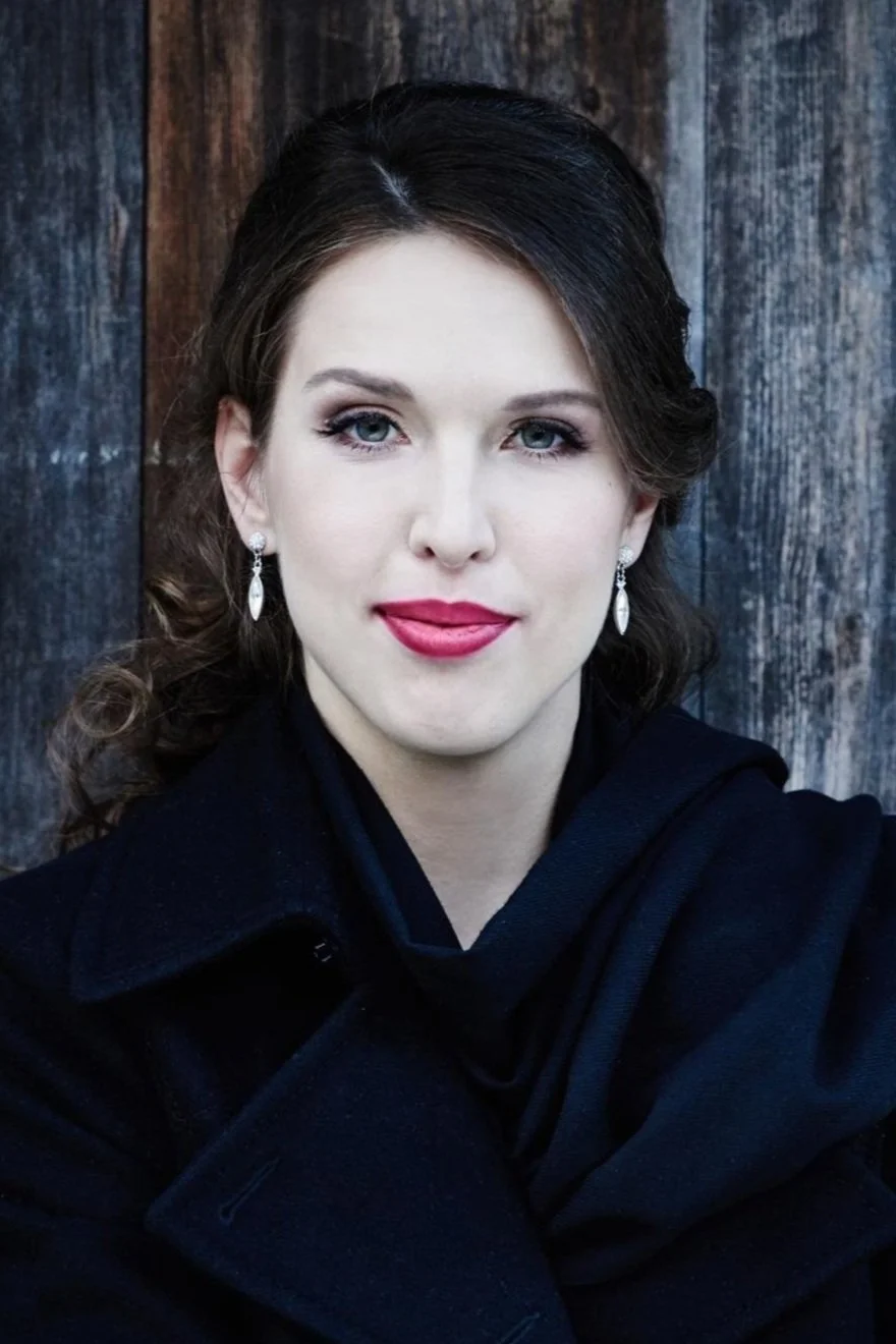 BIOGRAPHIEN — Salut Salon