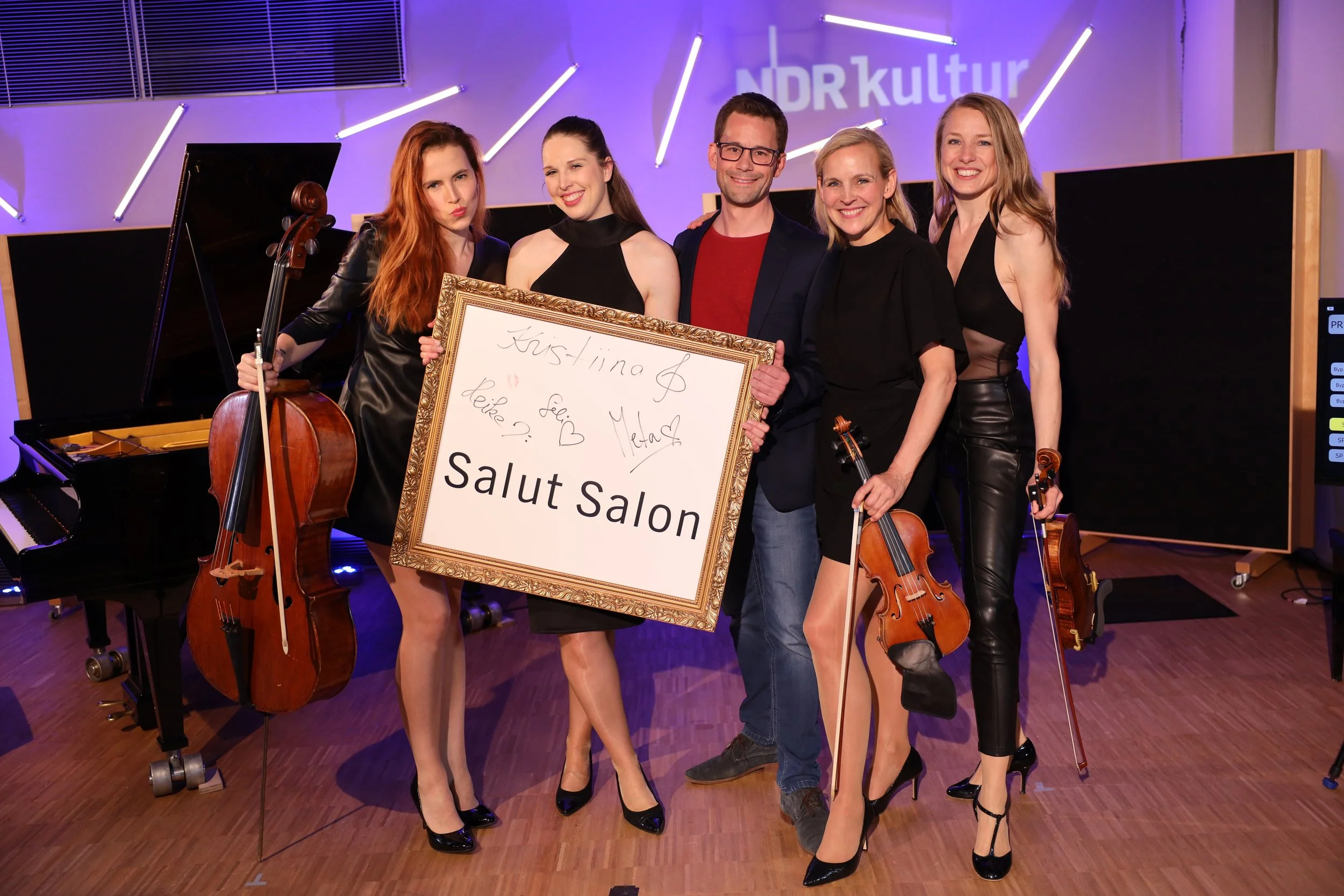 MEDIA — Salut Salon