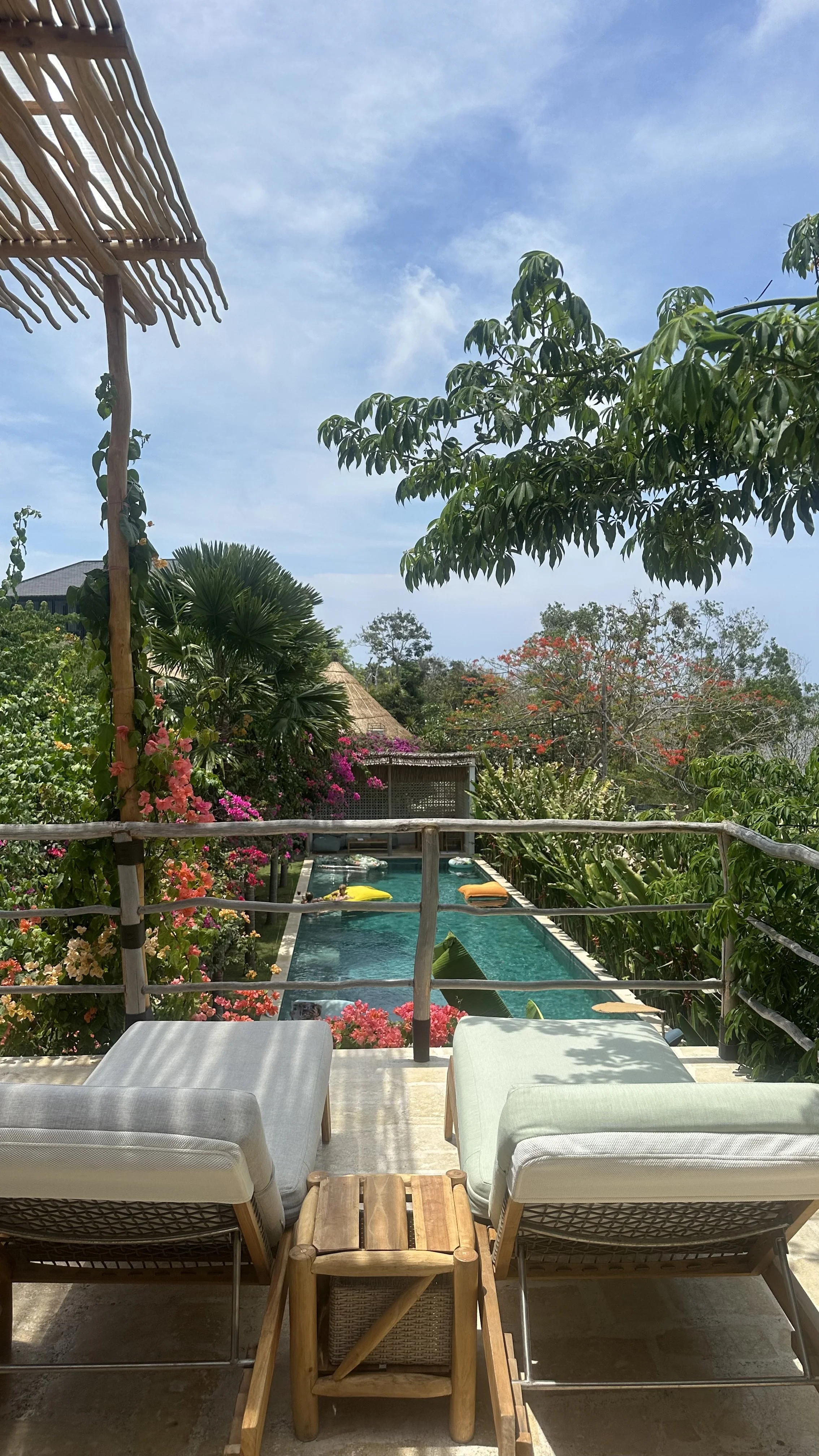 Banana Lounge | Pool Lounge, Restaurant & Breakfast Café in Bingin, Uluwatu