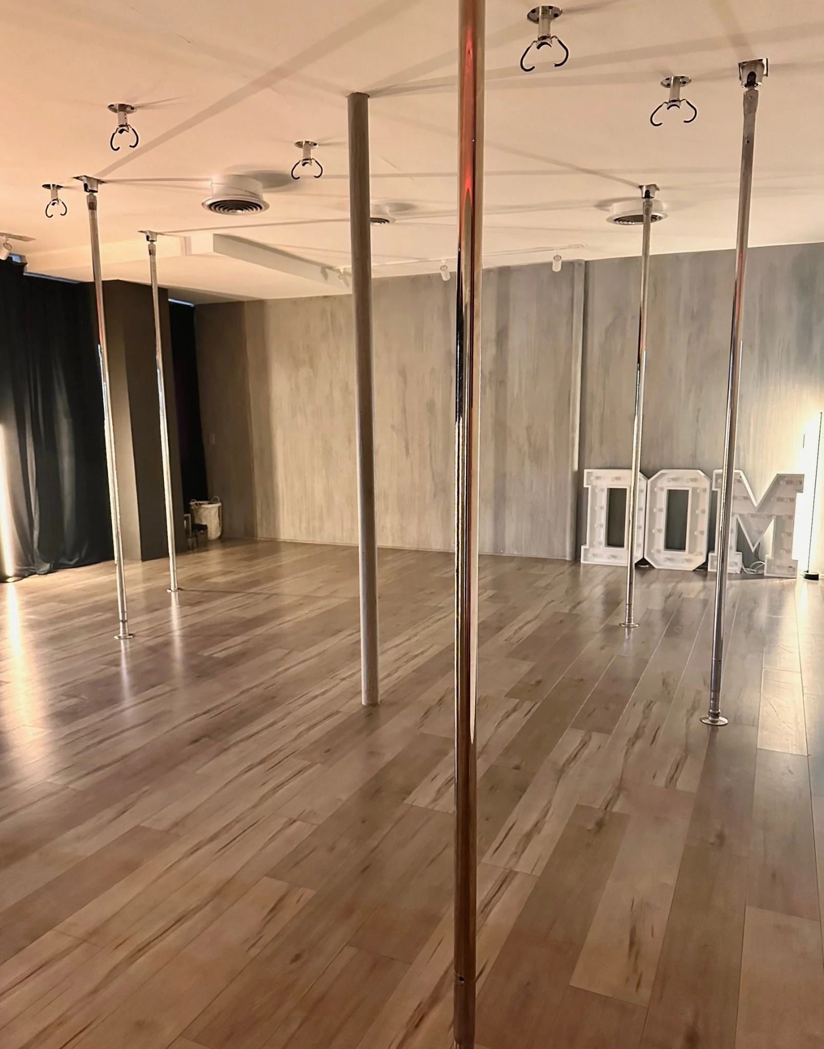 DOM dancing space