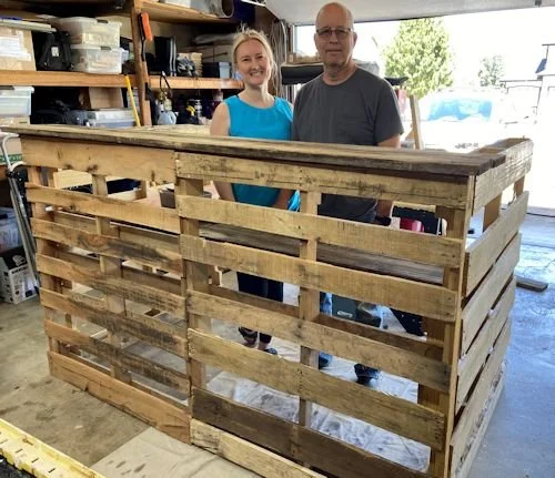 Rustic Wood Pallet Bar — Spruce & Fjell