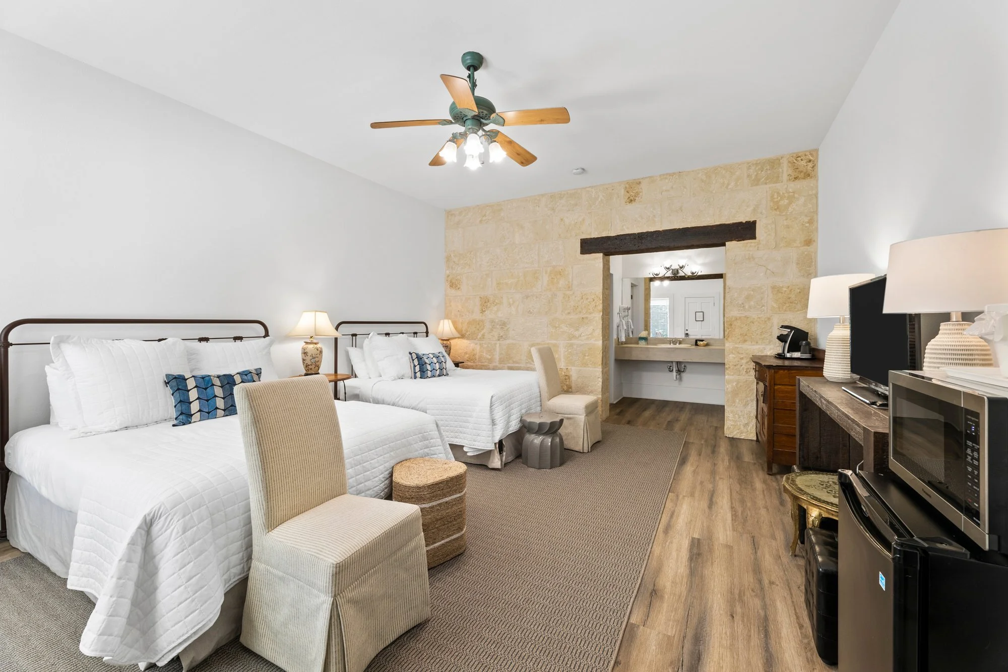 Rooms — The Meyer Hotel