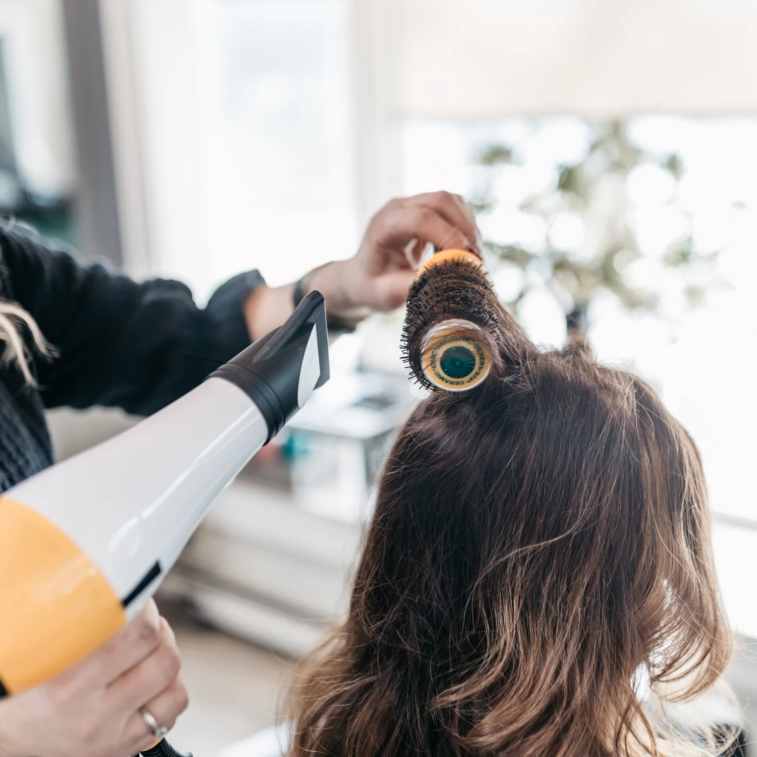 Hairstyling — Salon Salon