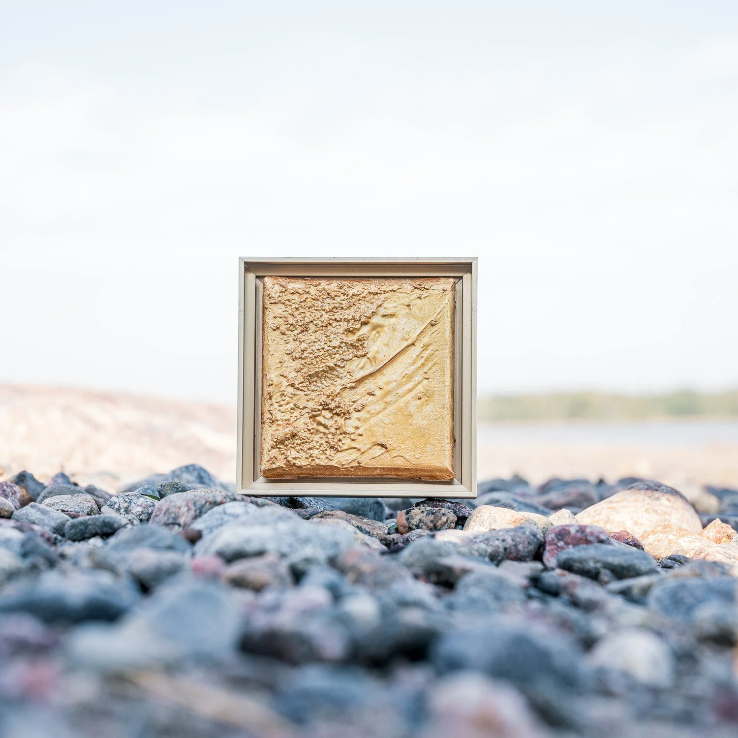 Simplicity in Texture: Gold Acrylic Canvas Art with a Minimalistic Touch