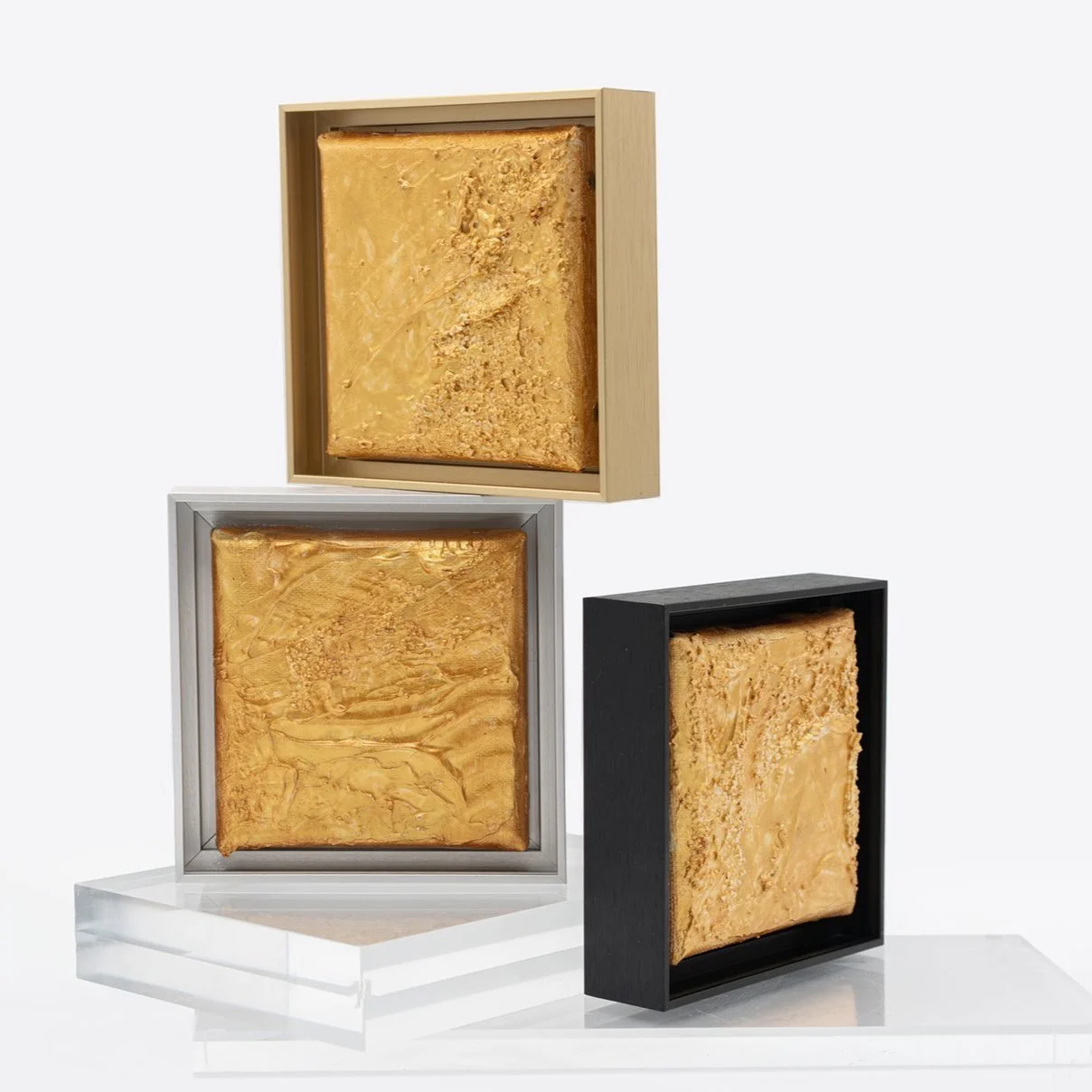 Simplicity in Texture: Gold Acrylic Canvas Art with a Minimalistic Touch