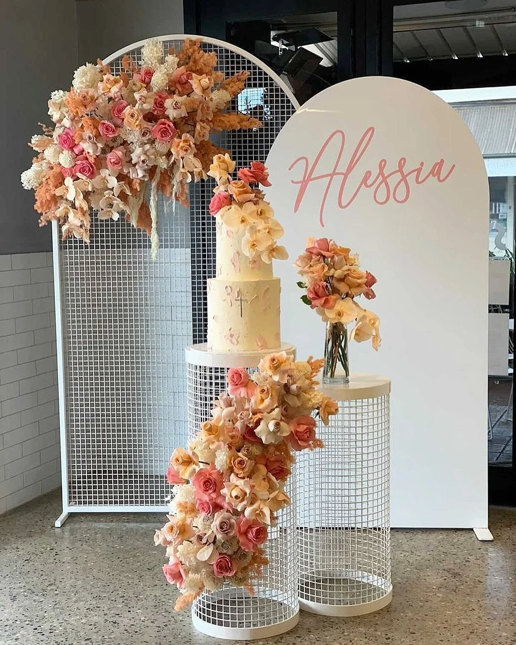 Square Ripple Backdrop + Arch Set — Luxe Events
