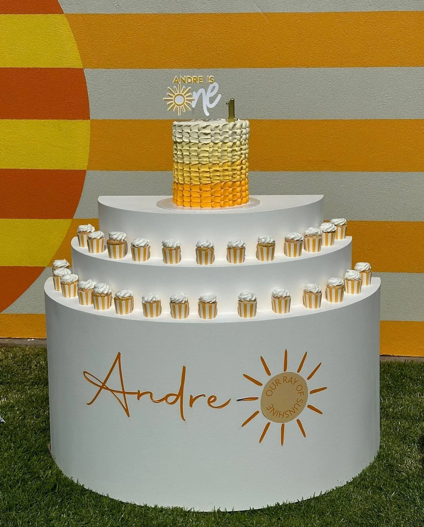 White Round Large Plinth/ Cake Table — Luxe Events