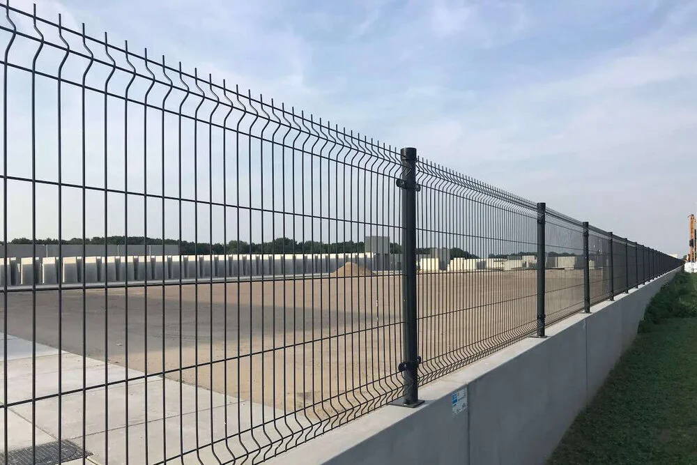 Single wire fence panels - Alfafence Lithuania