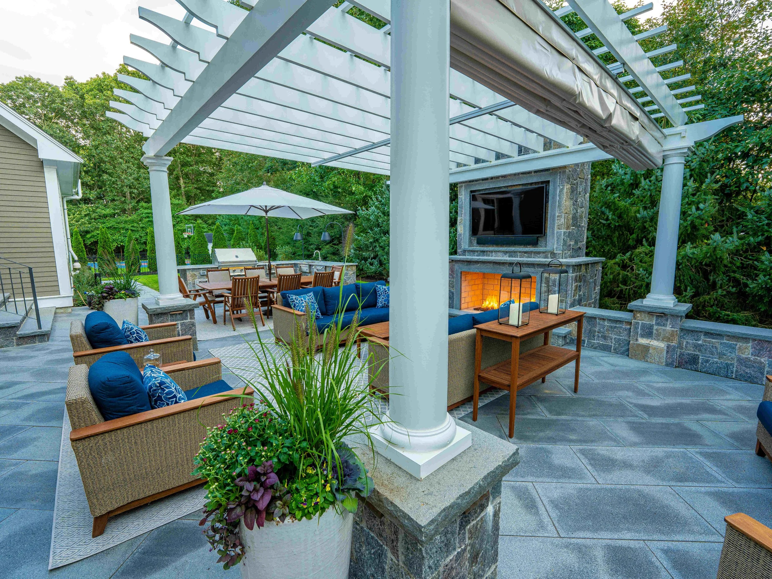 Create the Perfect Alfresco Dining Spot With Landscape Design and ...