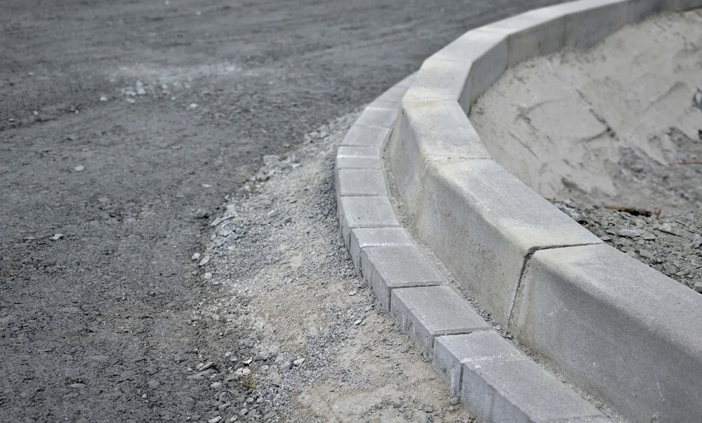CURBS: VARYING CONSTRUCTION MATERIALS & WORKFLOWS TO MAKE THE PERFECT CURB
