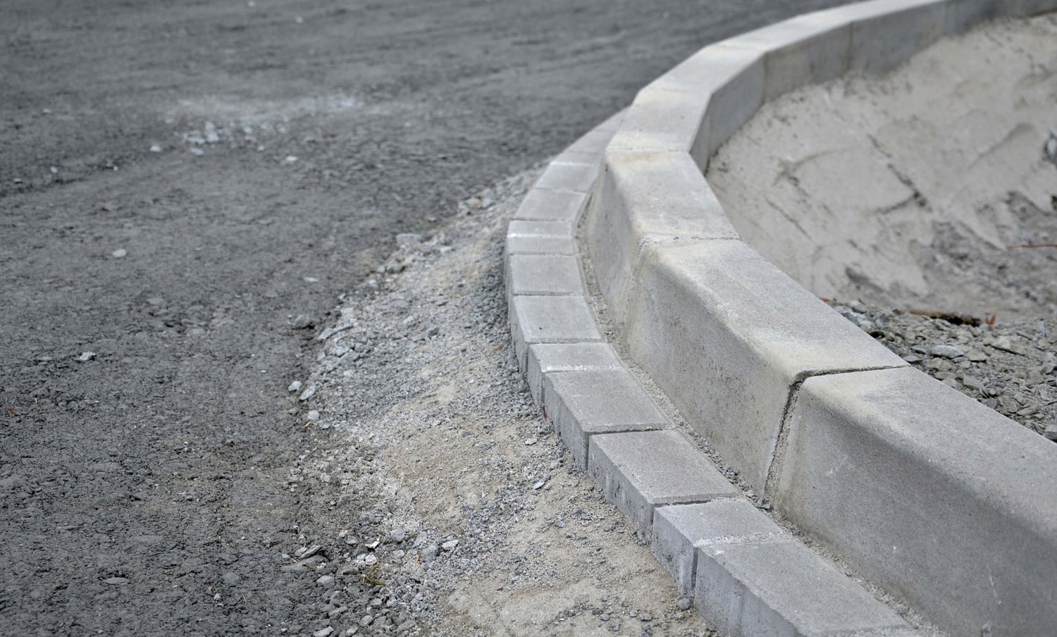 CURBS: VARYING CONSTRUCTION MATERIALS & WORKFLOWS TO MAKE THE PERFECT CURB
