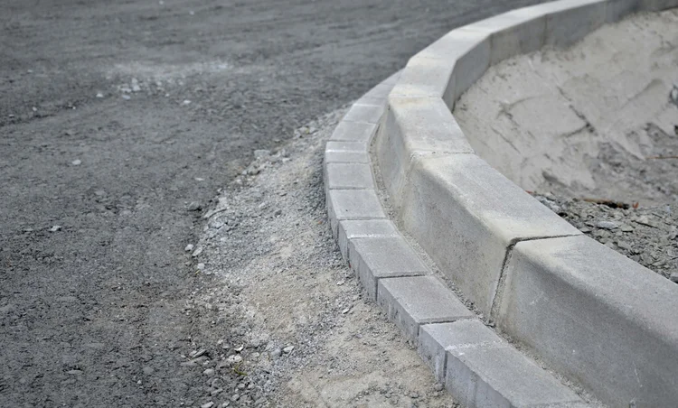 CURBS: VARYING CONSTRUCTION MATERIALS & WORKFLOWS TO MAKE THE PERFECT CURB