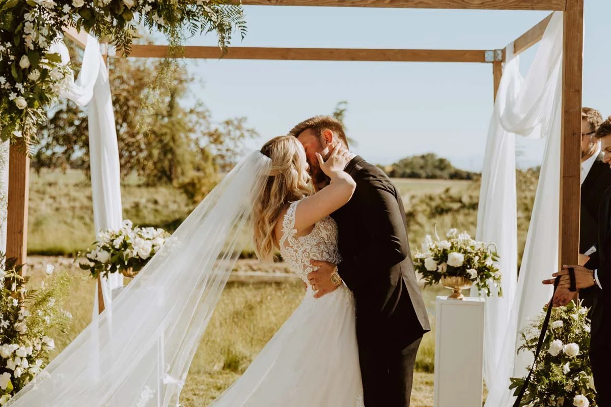 Mint Barrel Barn Wedding in Nampa Idaho — Dreamer Events
