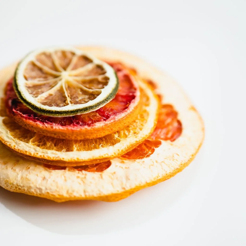 Dehydrated lime cocktail garnishes for drinks