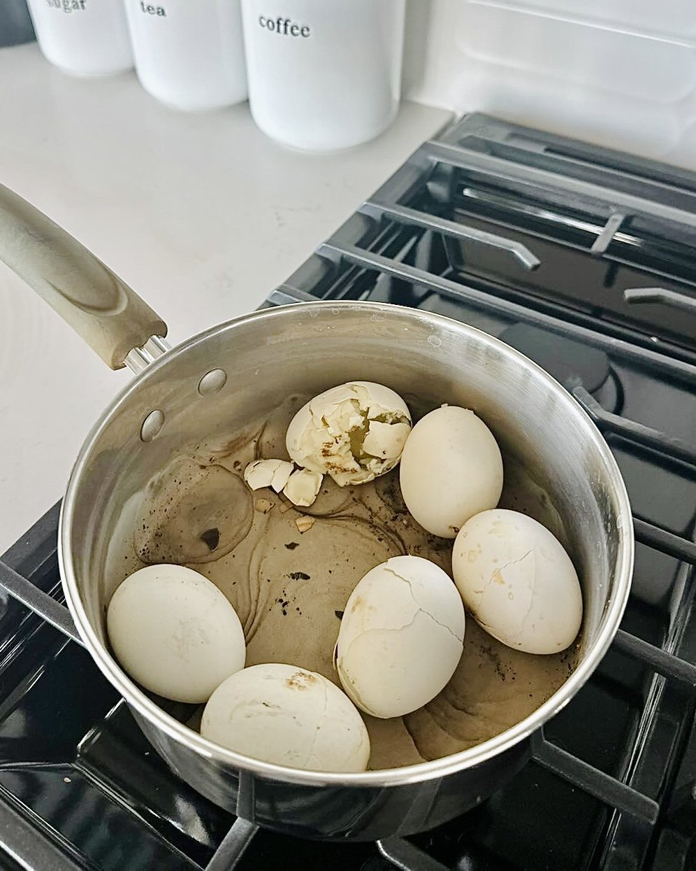 Perfect Hard Boiled Eggs (Easy to Peel, Bright Yellow Yolks ...