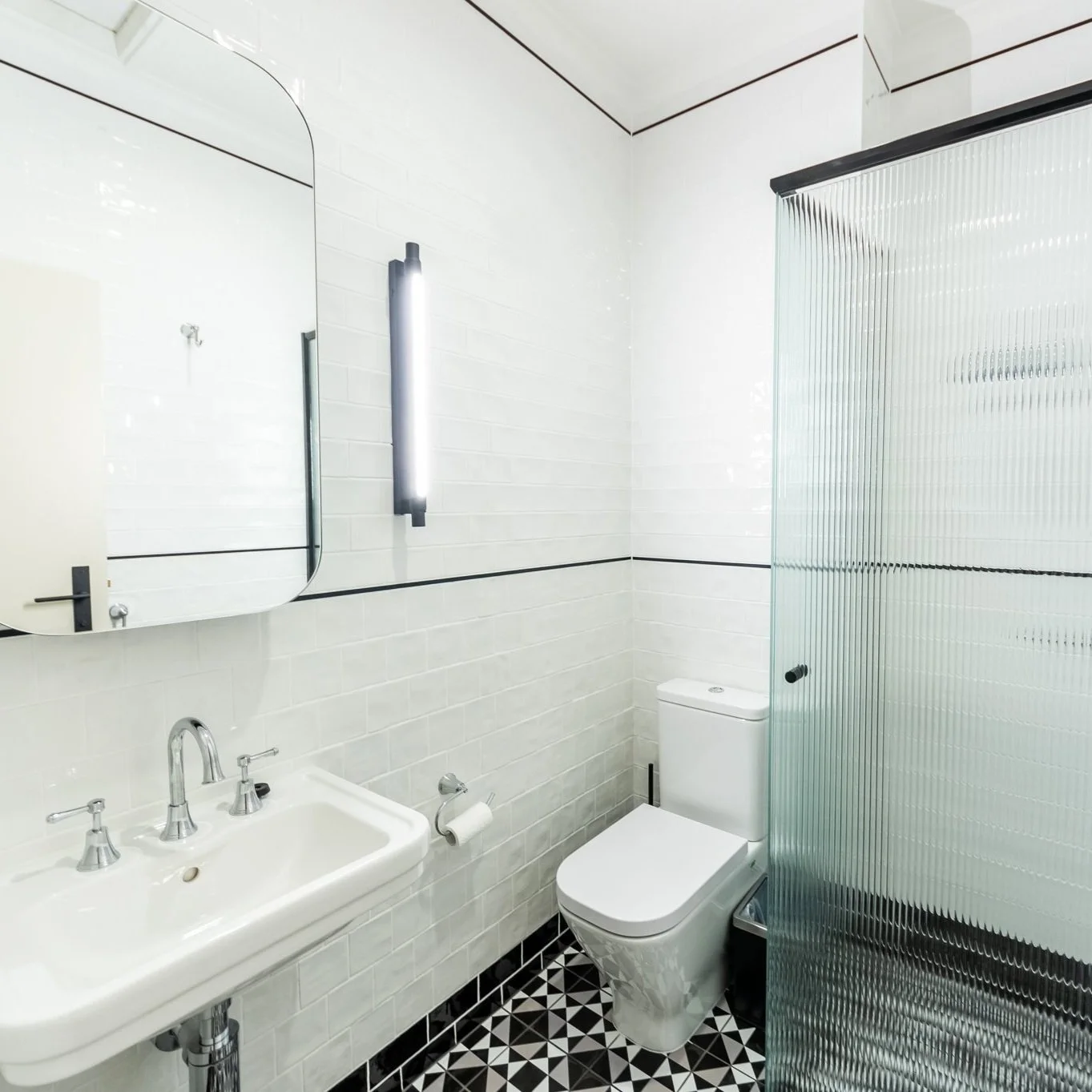 The Eyre Hotel - Accommodation – Book Rooms