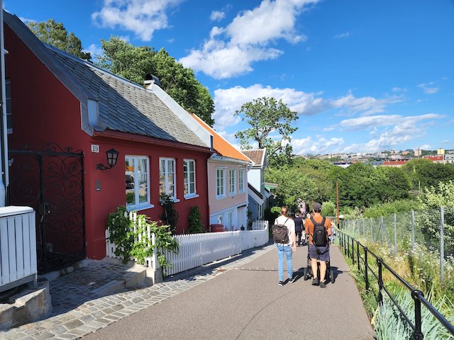 City exploring in Oslo — Solo Female Wanderer