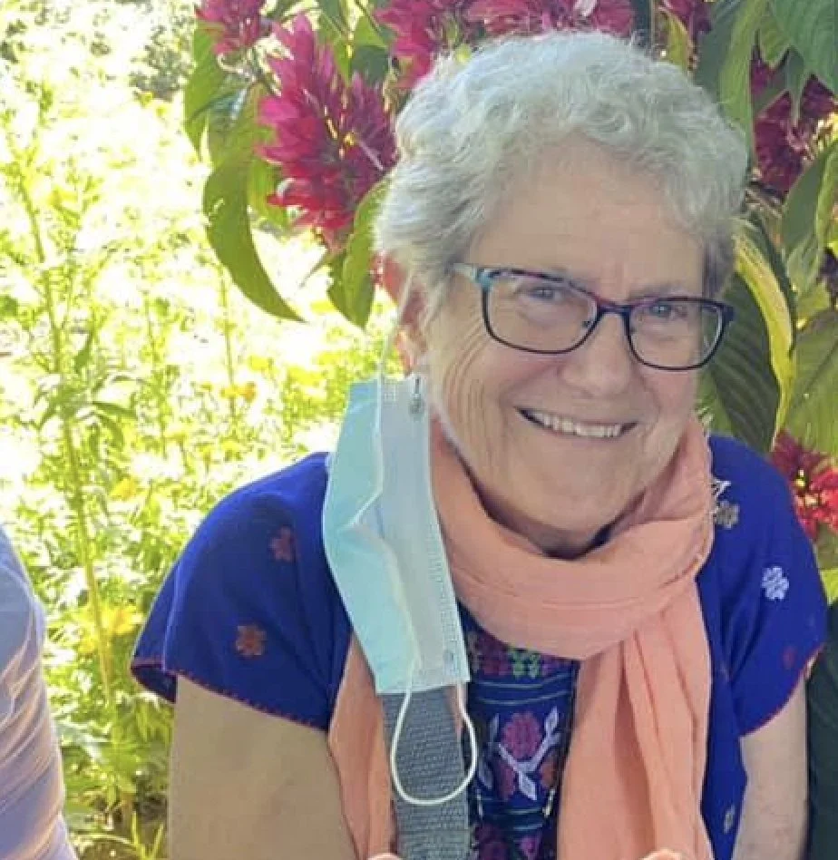 Mimi Marchev — Libros Para Pueblos