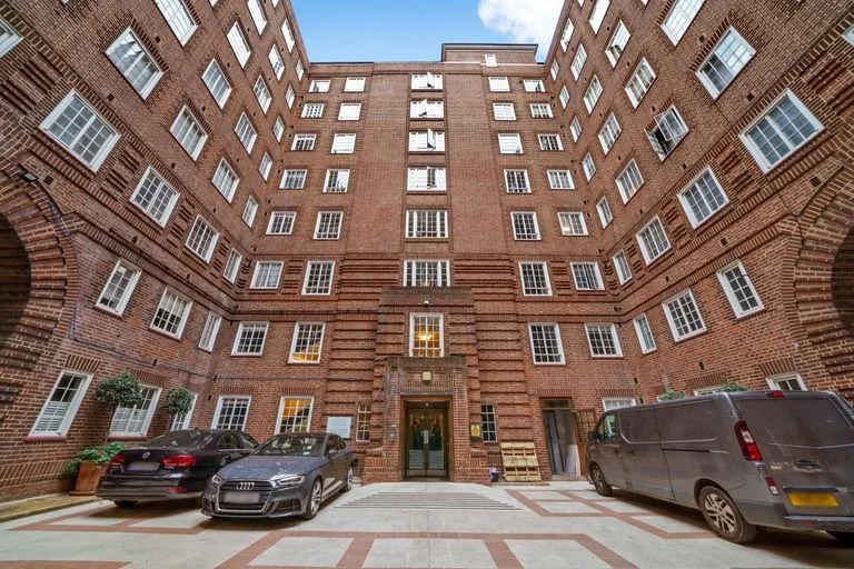 SWAN COURT FOR SALE — WILLIAM MORRIS