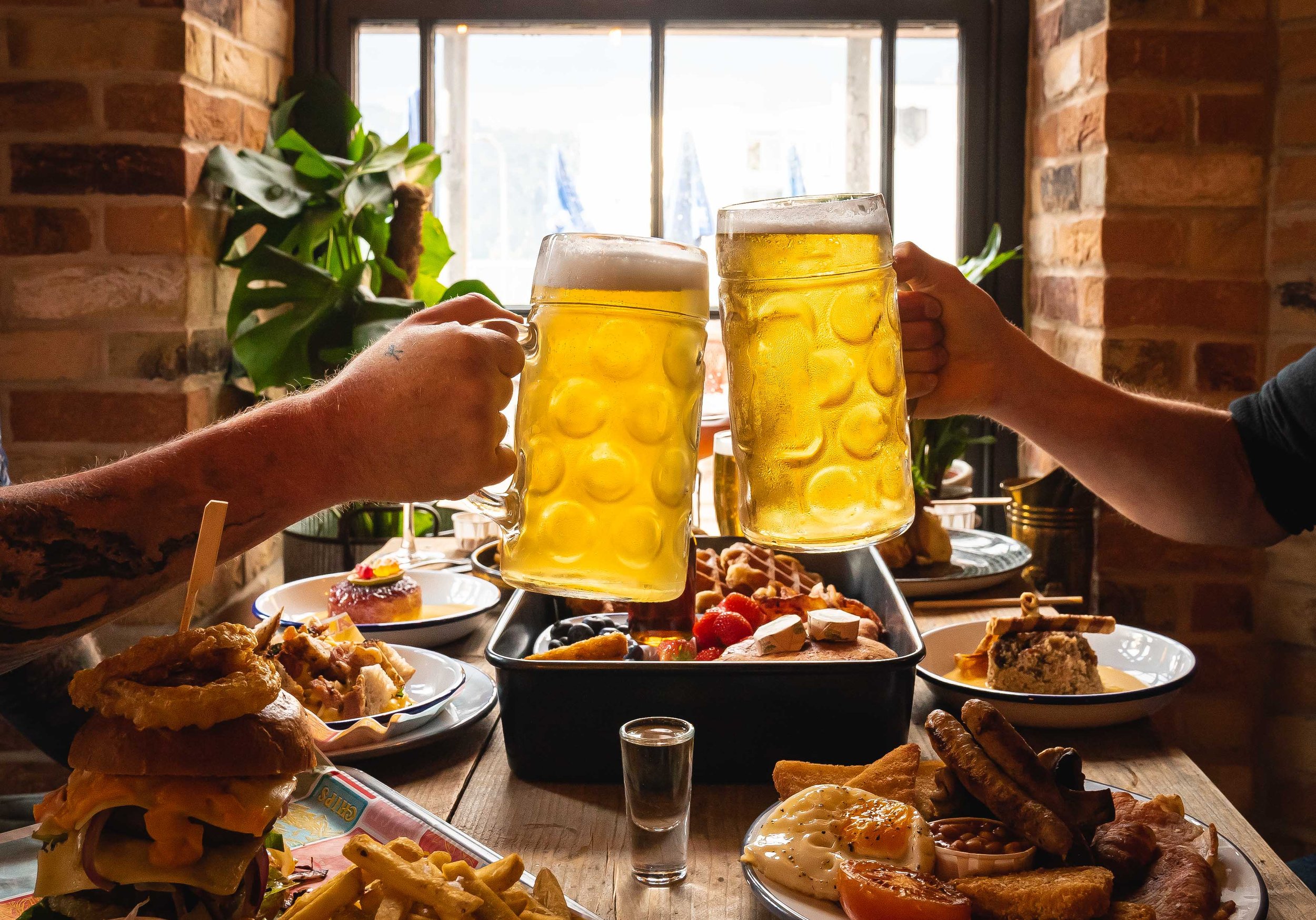 Lake View Garden Bar | Pub Vibes | Hearty Food & Live Music