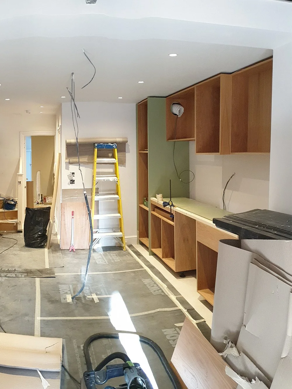 De Beauvoir — Goodwin Lowe