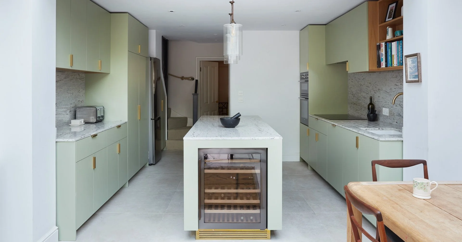 De Beauvoir — Goodwin Lowe