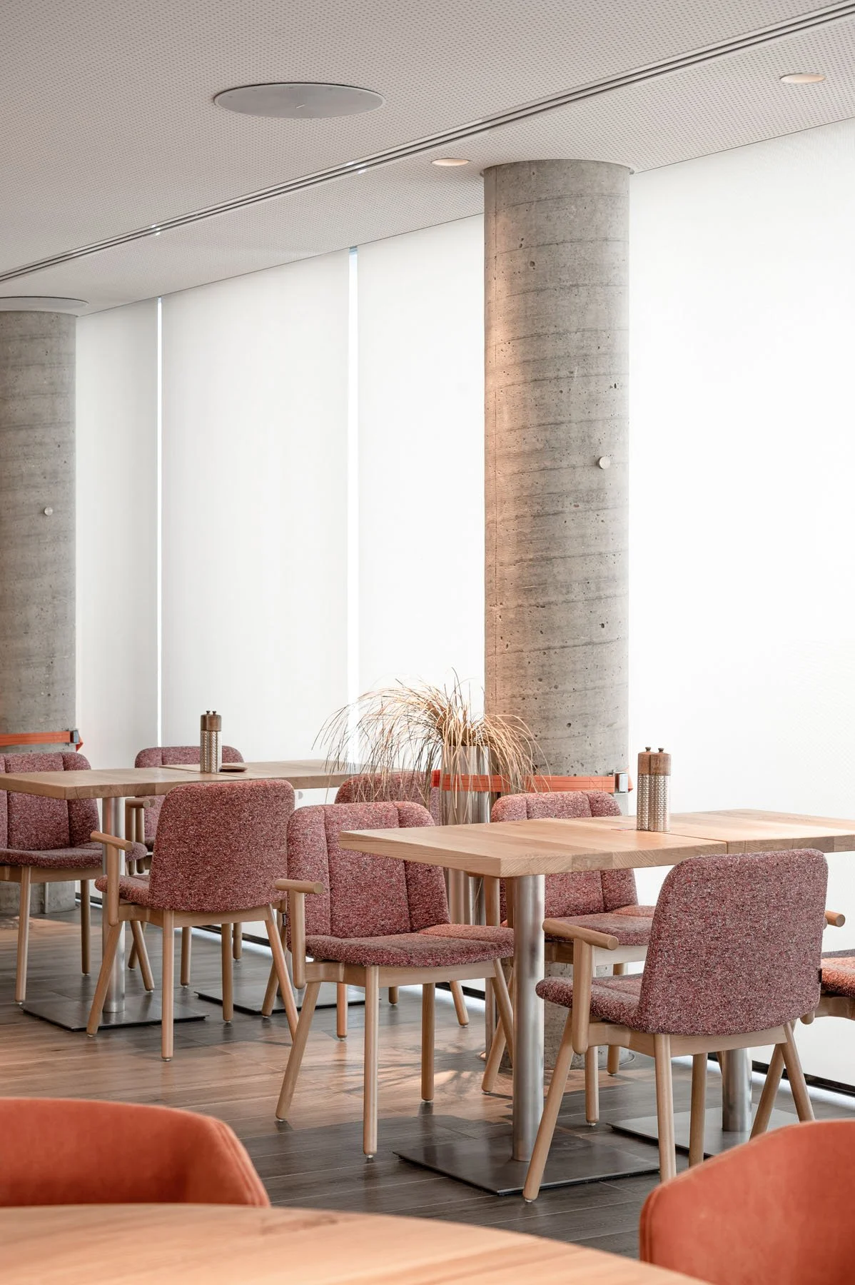 GRAND EMILY HOTEL/ Chilli Sport Bar — YOD Group