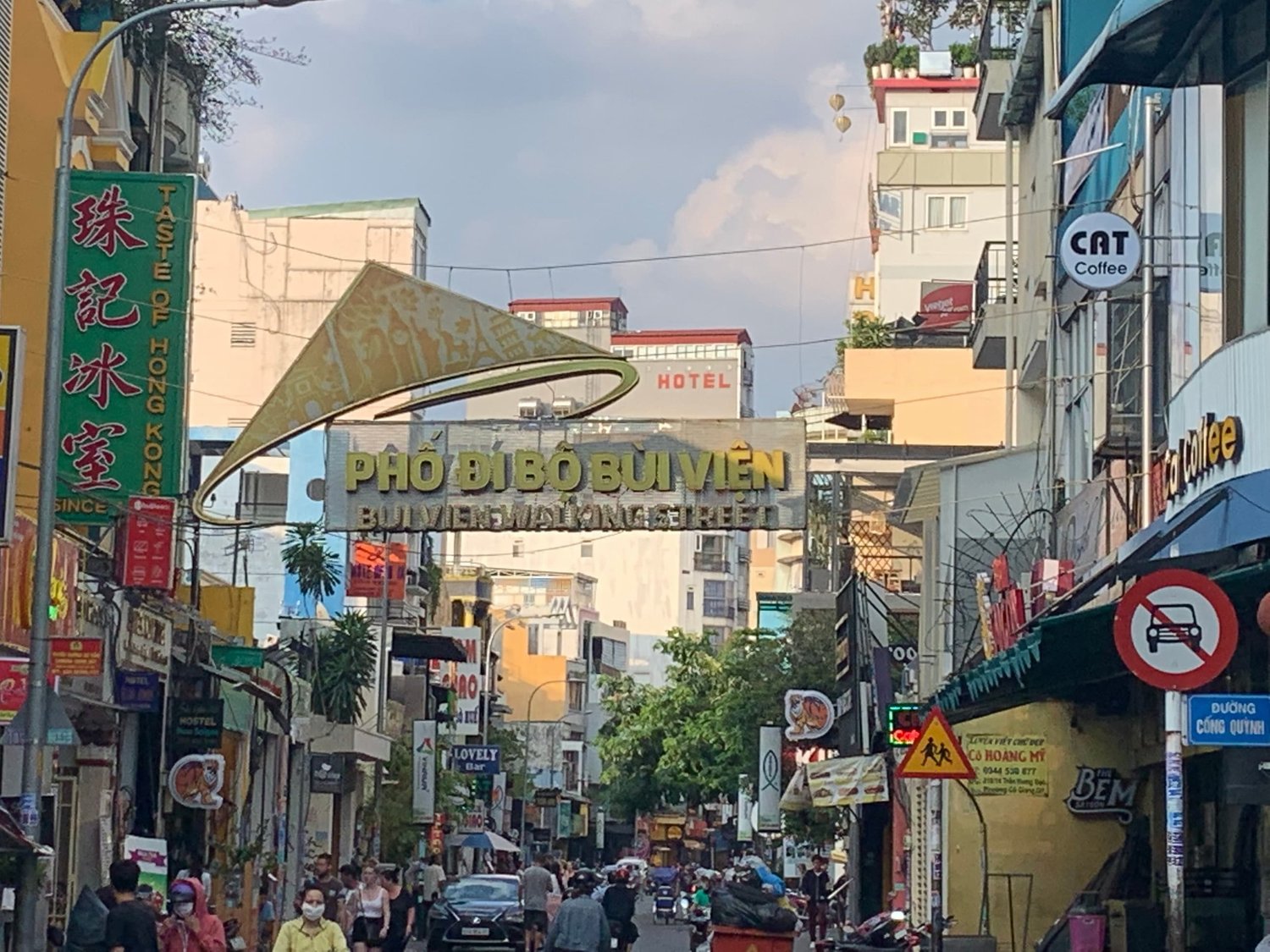 Saigon’s Bui Vien Street – Bars, Nightlife & What to Expect