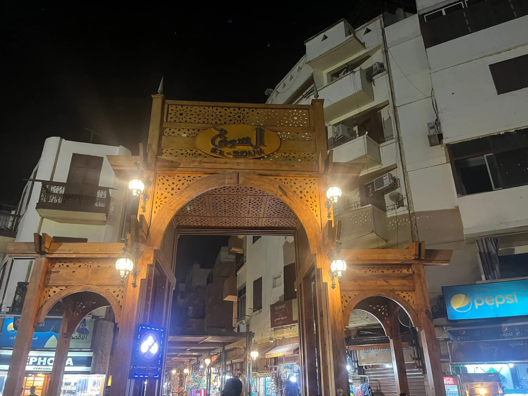 Inside Luxor Market, Egypt – A Chaotic, Colourful, and Unforgettable ...
