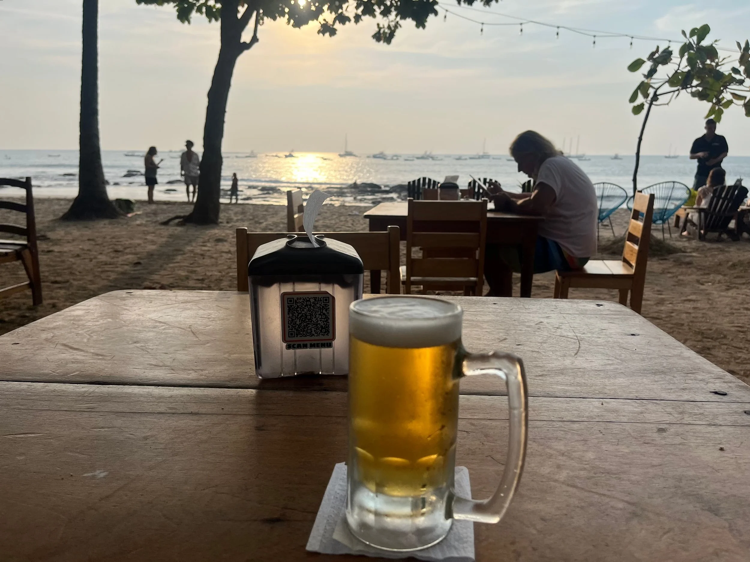 Best Bars in Tamarindo, Costa Rica – Sunset Drinks & Views (2025).