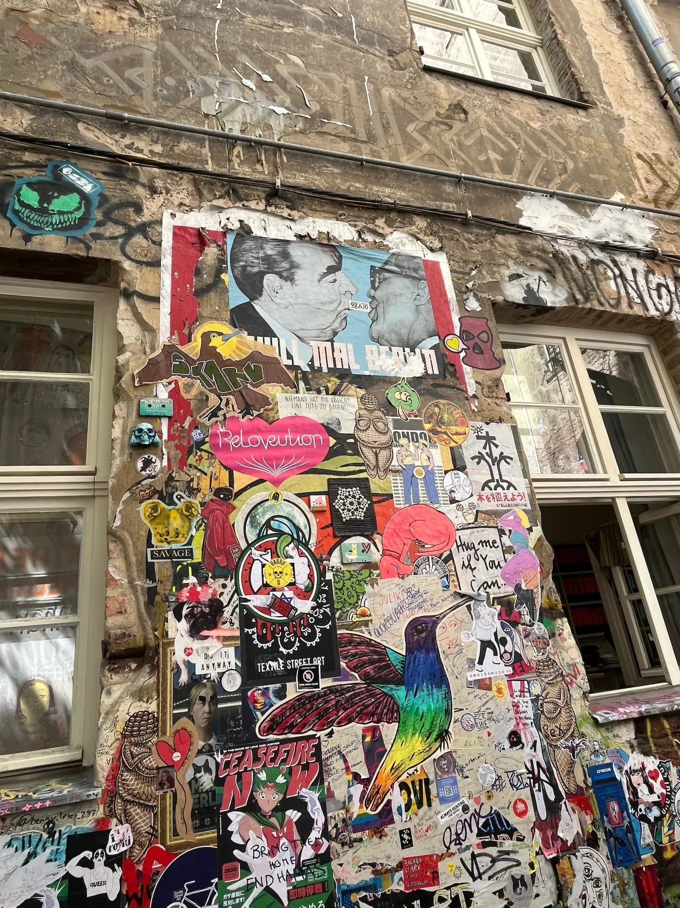 Dead Chicken Alley Berlin (2025) – Street Art, History & Travel Guide.