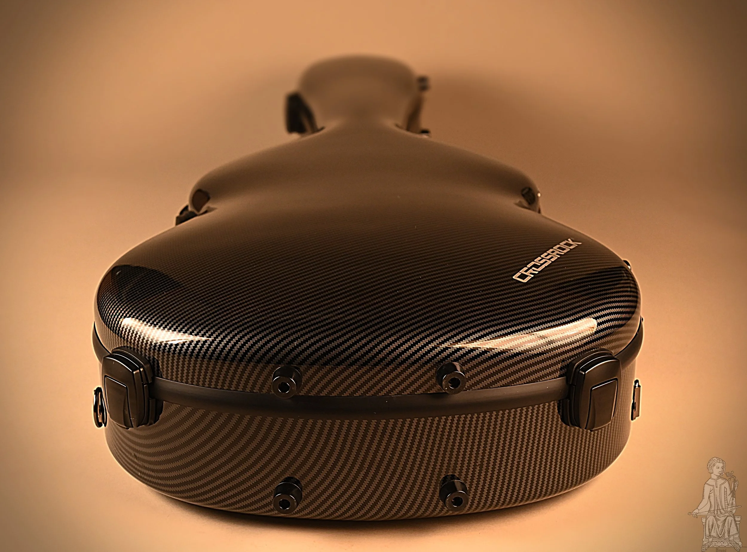 Hard shell cases for sale — M. E. Brune, Luthier