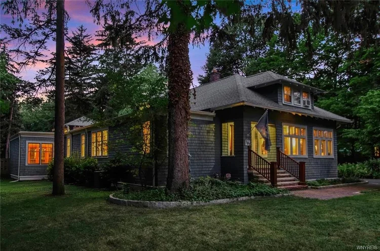 Neighborhood Guides, Buffalo NY | Devonte Davis — Devonte Davis