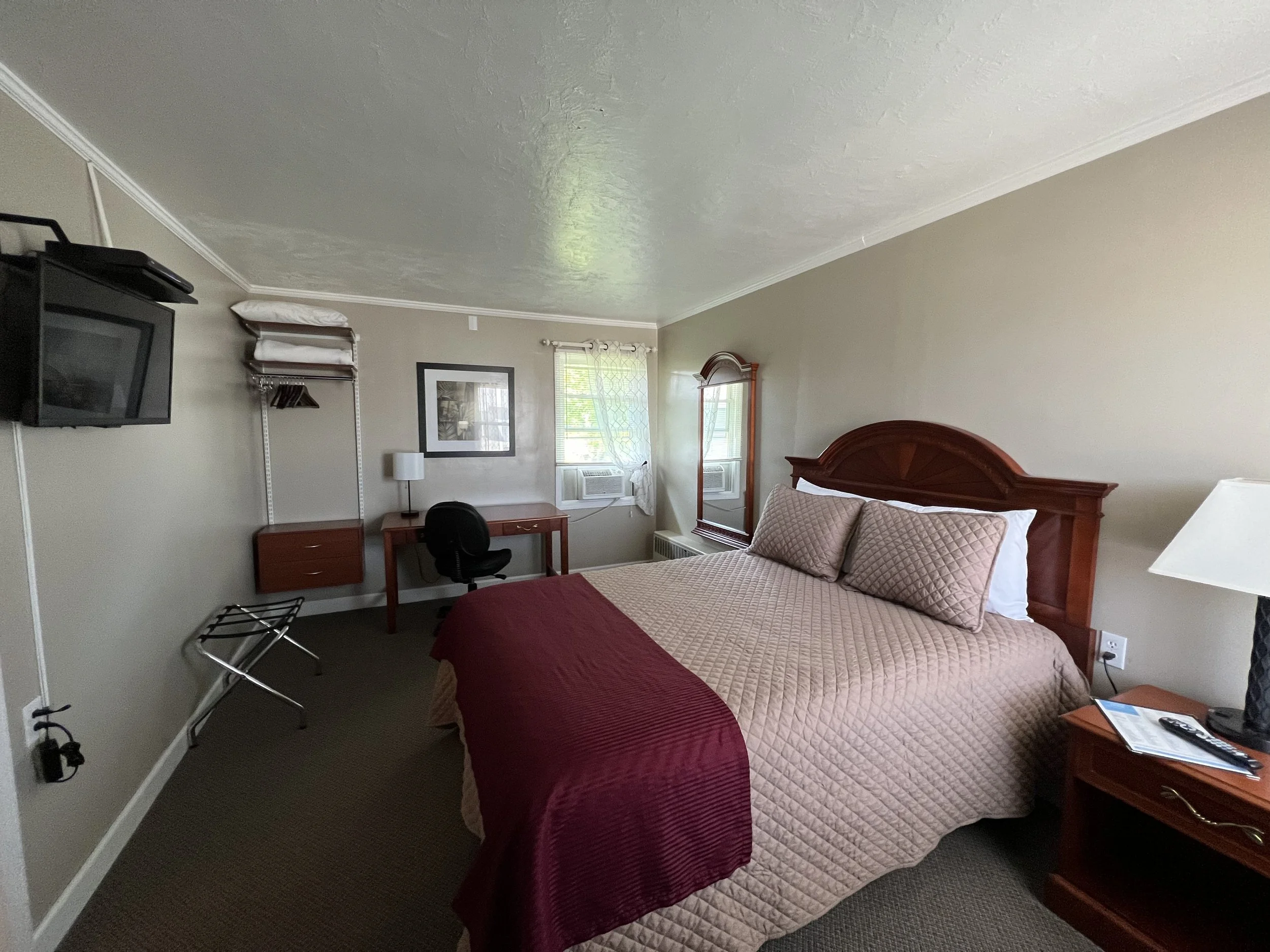 Room 7 — The Monticello Motel