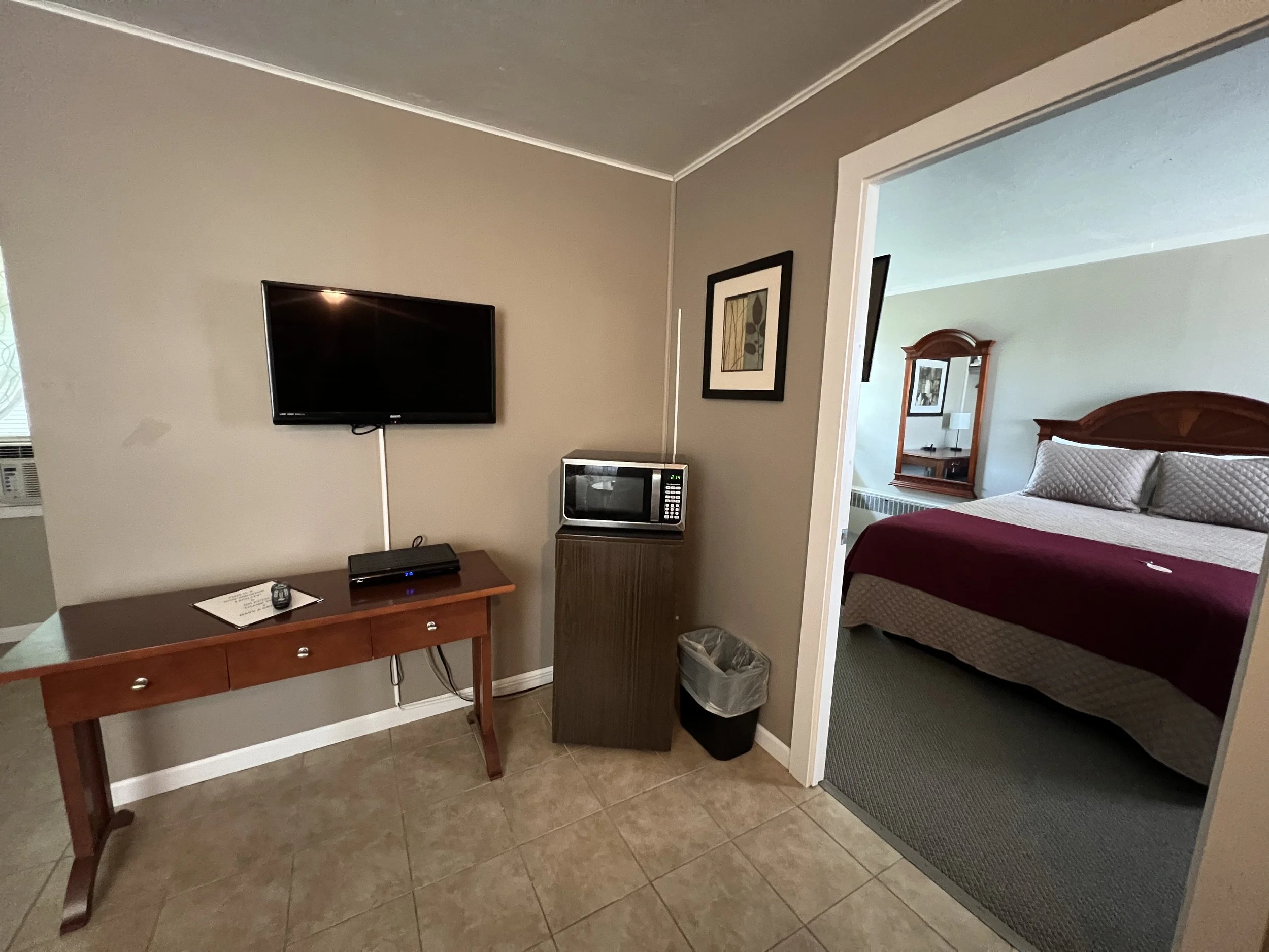 Room 7 — The Monticello Motel