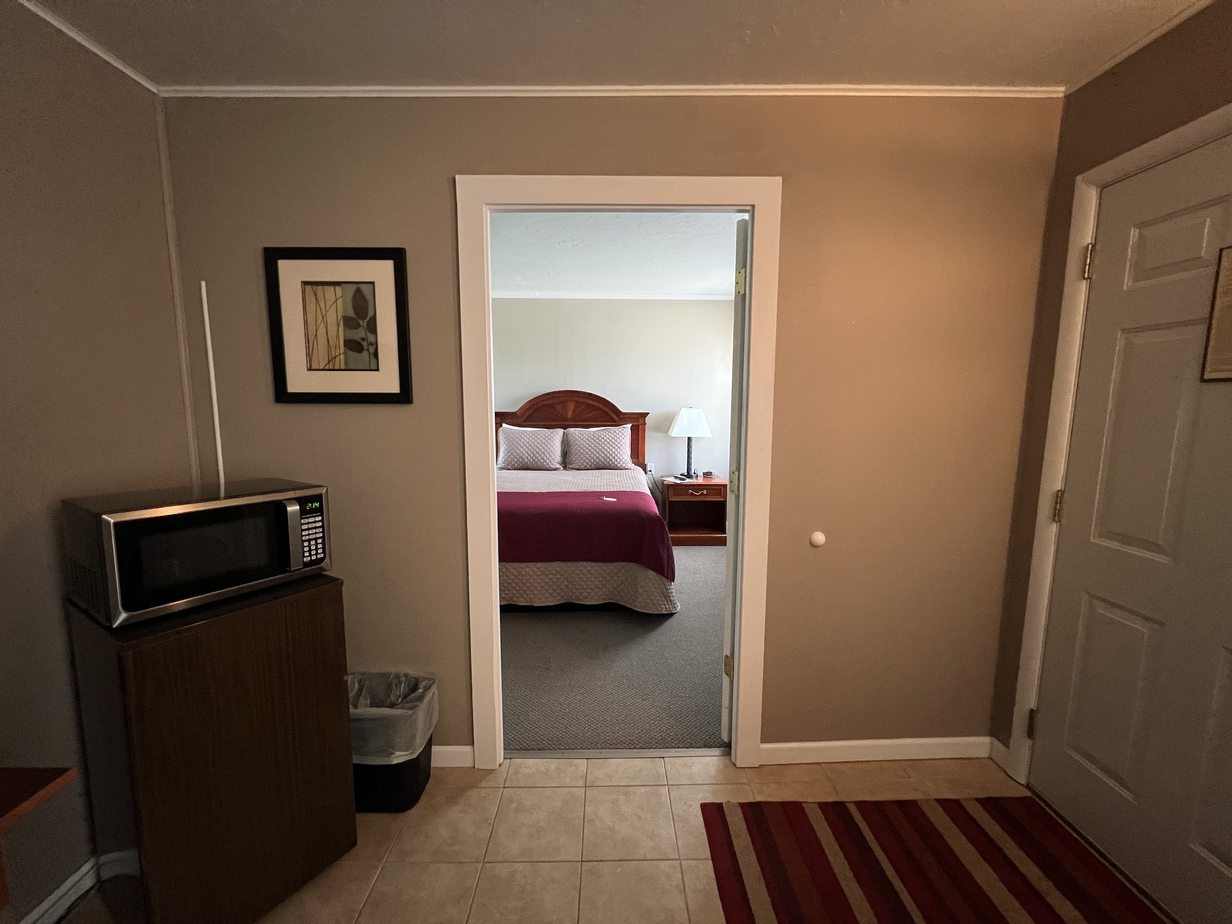 Room 7 — The Monticello Motel