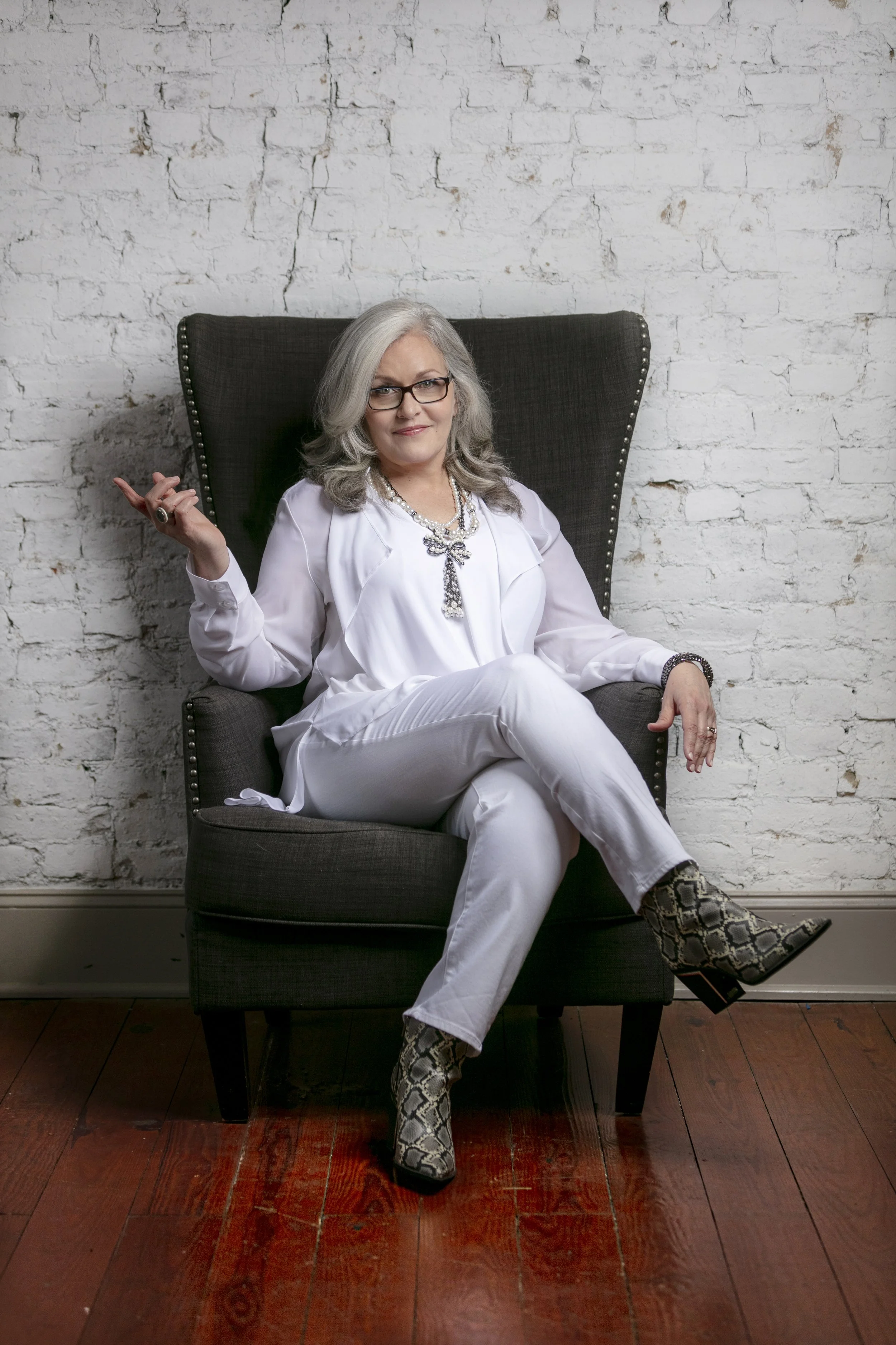 Book Tracy — Tracy DeGraaf