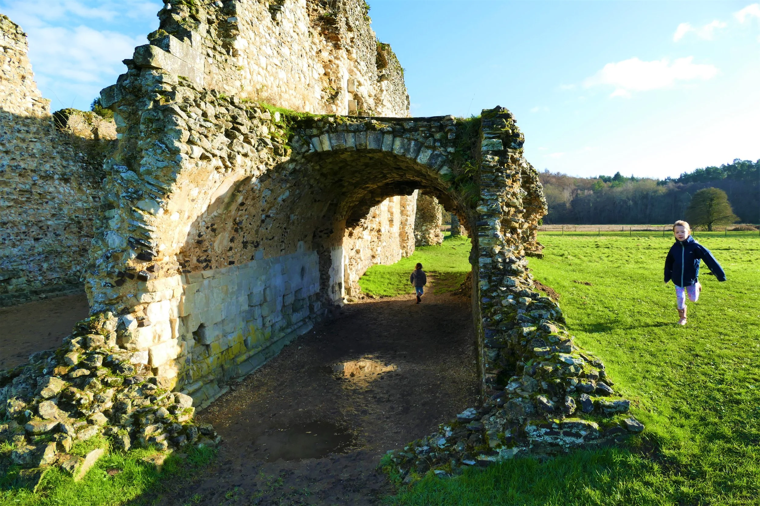 The Ambling Path - Family Friendly Walks - Family Walks Hampshire, West ...
