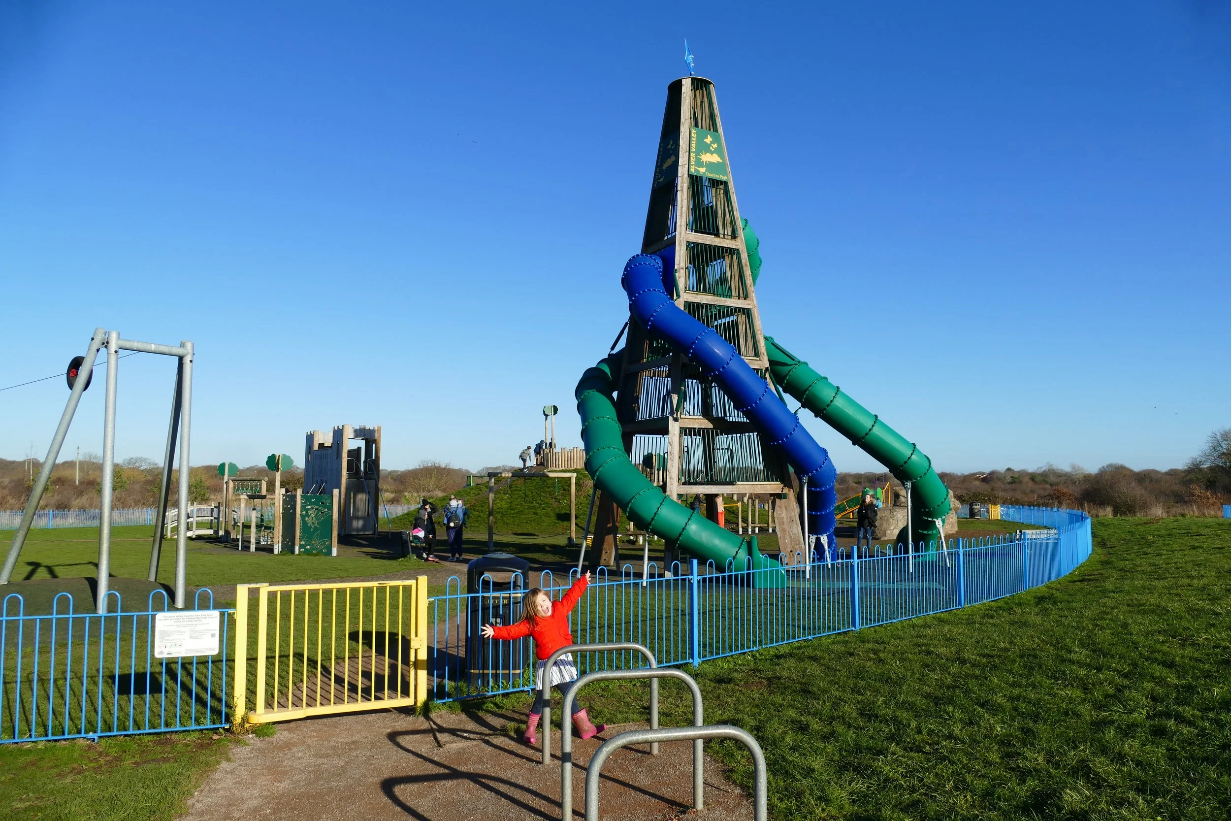 A circular walk for the whole family around Alver Country Park — The ...