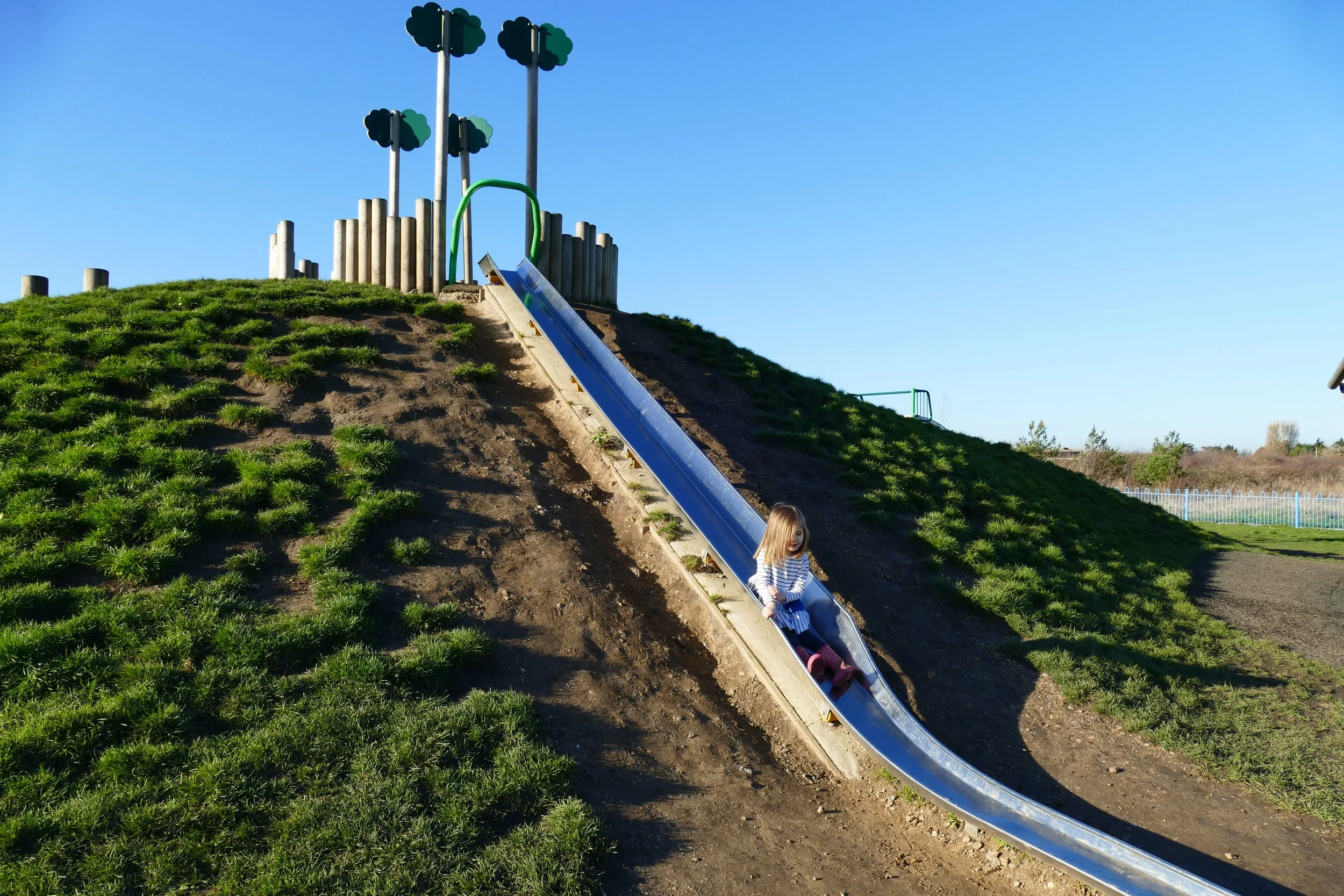 A circular walk for the whole family around Alver Country Park — The ...