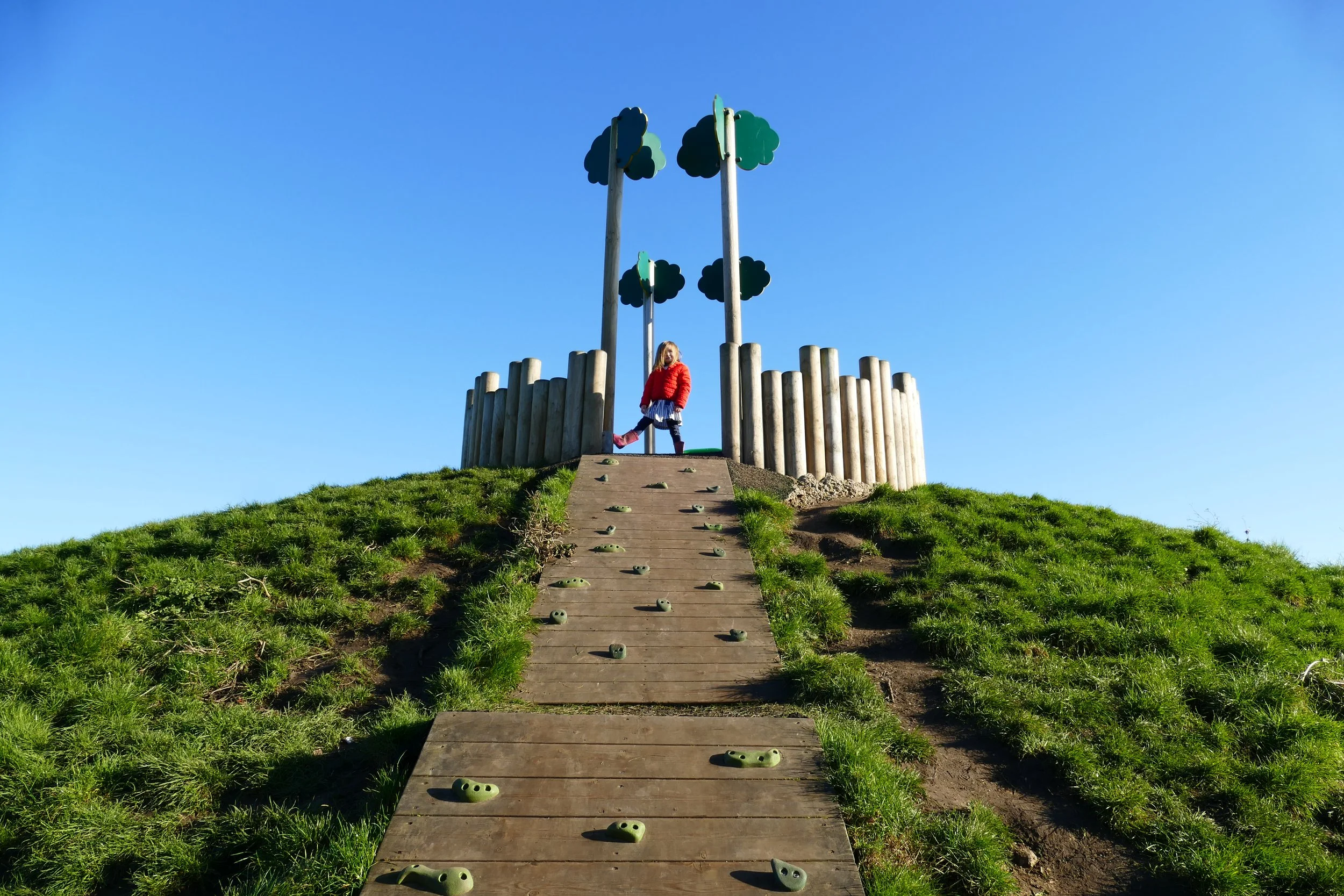 A circular walk for the whole family around Alver Country Park — The ...