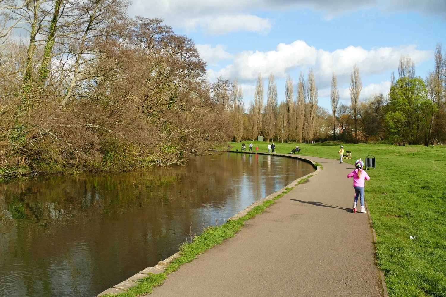 A collection of short and easy walks around The River Itchen in ...
