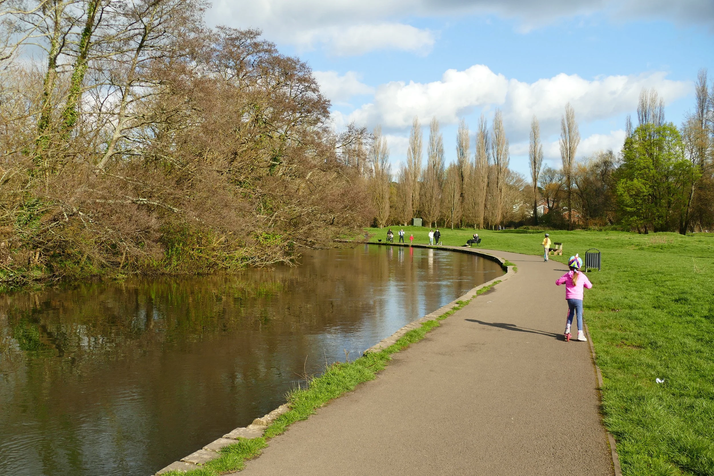 A collection of short and easy walks around The River Itchen in ...