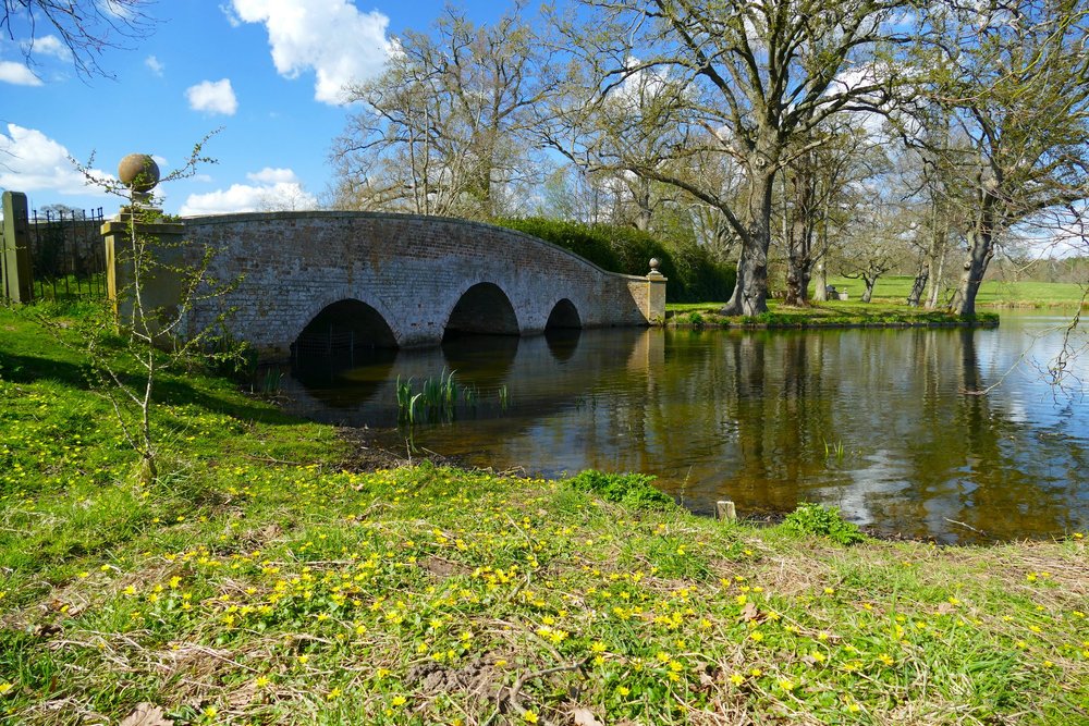 A circular walk for the whole family along The Basingstoke Canal — The ...