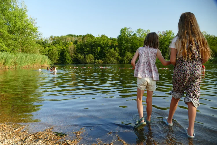 A pushchair friendly walk around Cripplegate Lake in Southwater Country ...