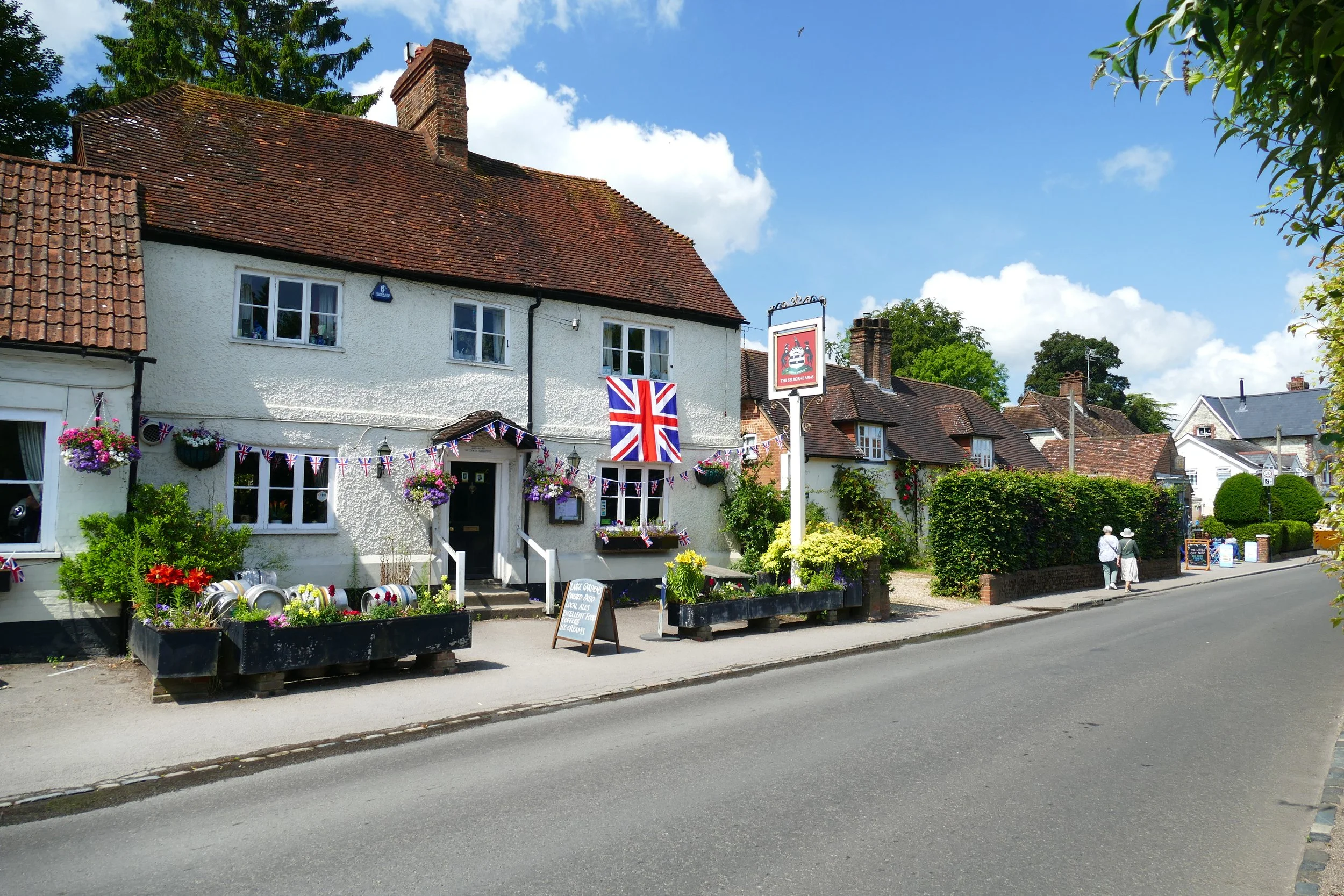 A walk for the whole family up the zig-zag path in Selborne — The ...