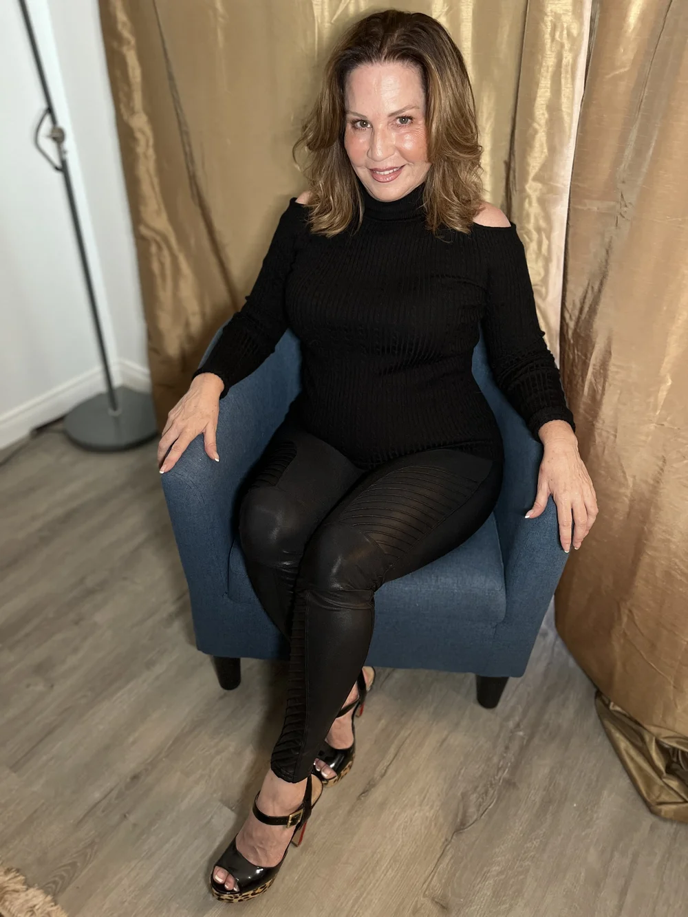 About Lisa — Pretty Funny Women