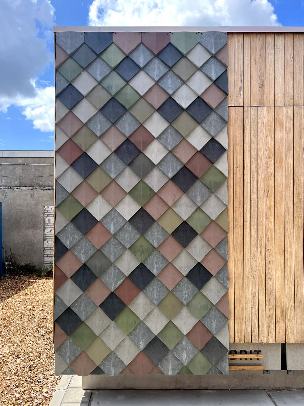 Pretty Plastic façade tiles integrated into the modular houses by MOOS ...