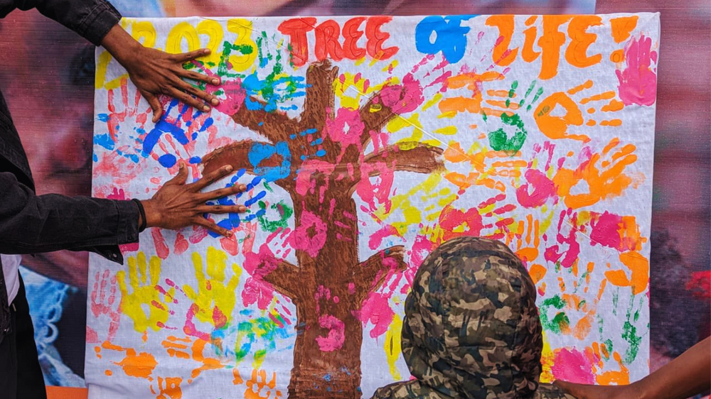 The CCI Tree of Life campaign obtained more than 3.300 handprints ...