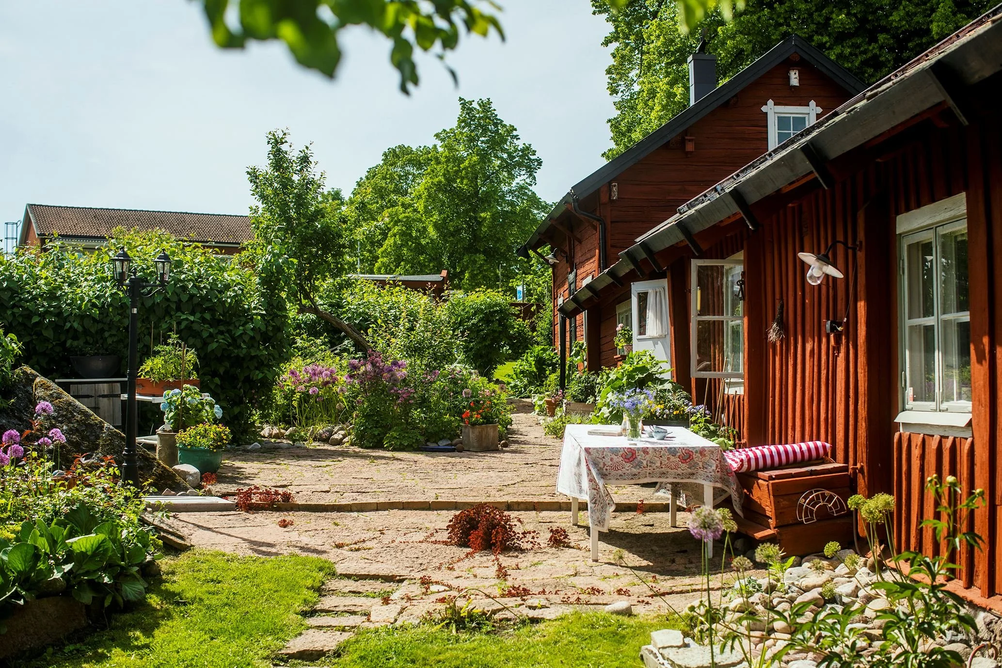 Case di campagna e interni rustici: visita una casa rossa svedese